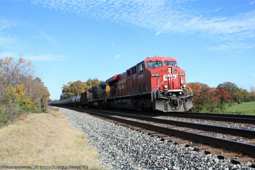 CP 8720 and CSX train K097